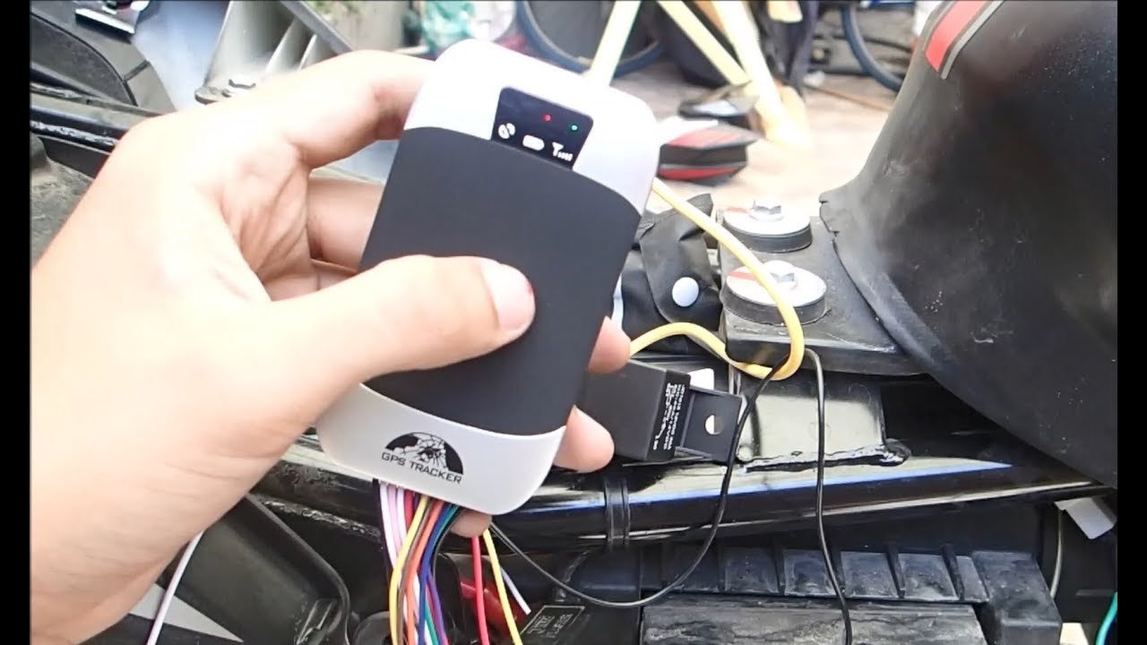 Qué características debe tener un buen rastreador GPS para moto